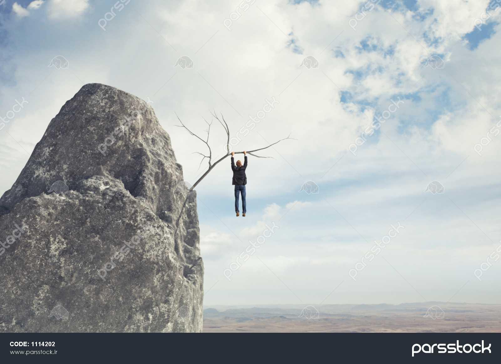 مرد تاجر از کوه بالا می رود 1114202